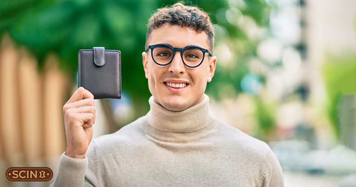 How to Clean Leather Wallet?